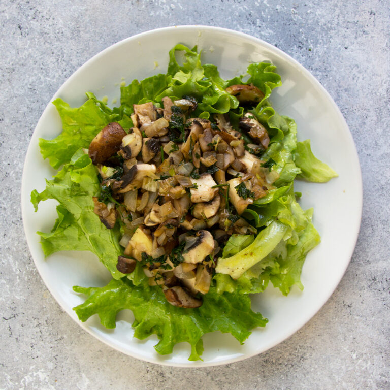 Salat mit warmen Pilzen Vegan & Einfach - Tasty Katy